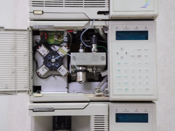 Pompe HPLC Hitachi Merck L-7100 - Gemini BV