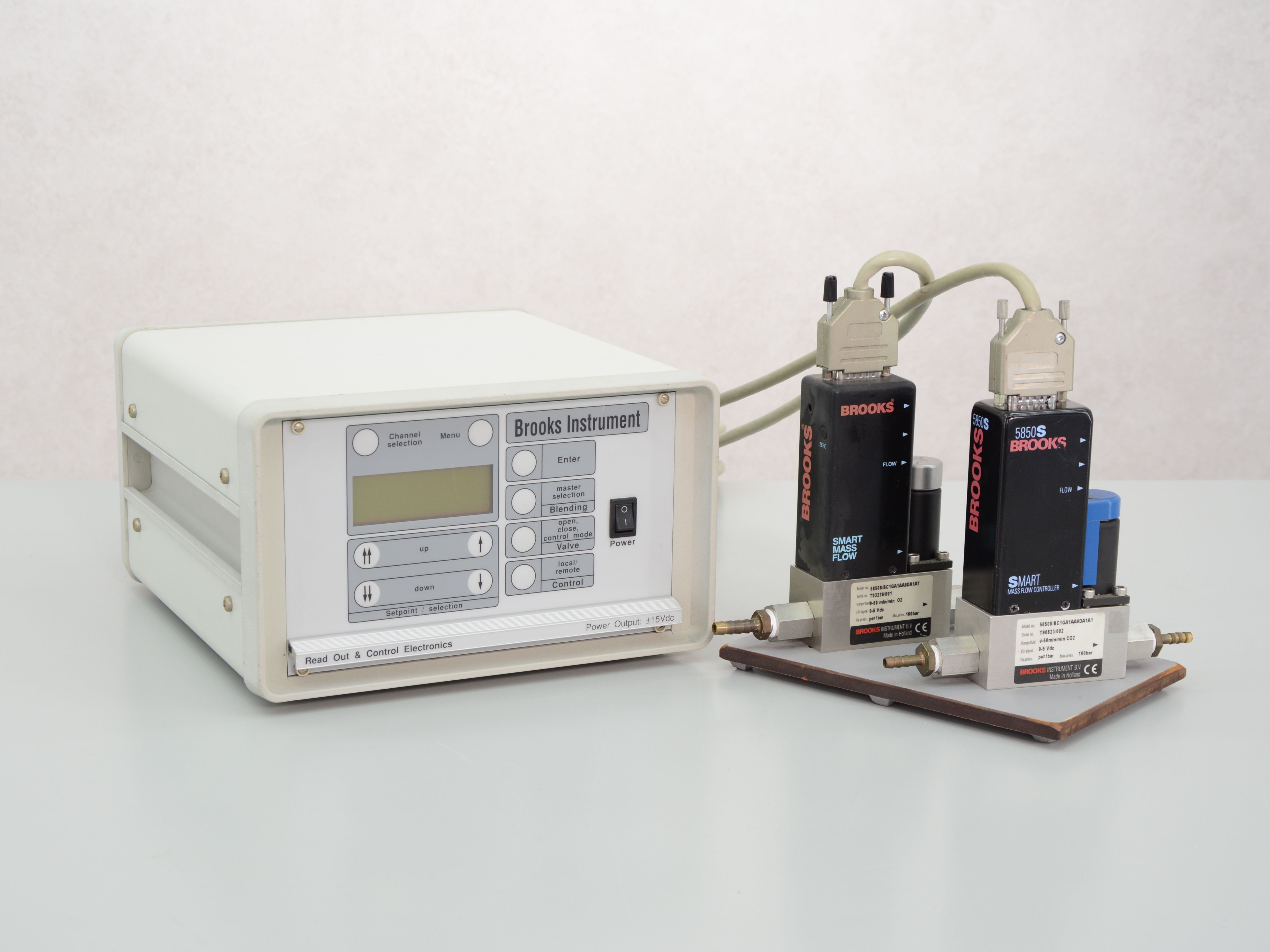 Unité contrôle et lecture Brooks Instruments 0154 - Gemini BV