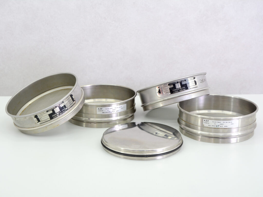 Différentes tamis d’analyse (e.a. Retsch, Endecotts) - Gemini BV