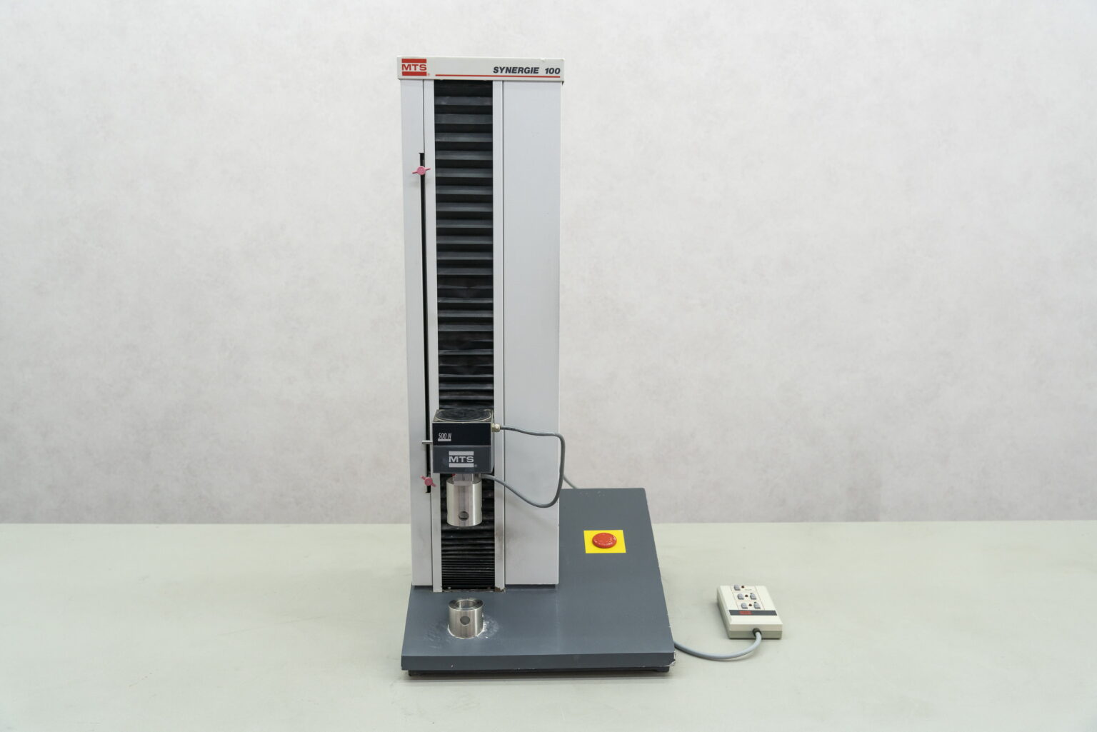 Machine d'essai de traction MTS Synergie 100 - Gemini BV