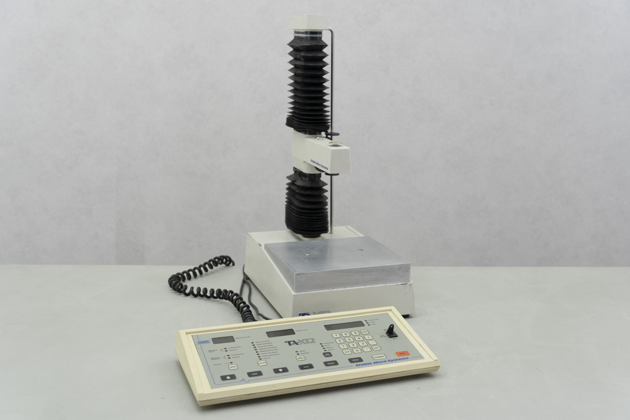 Analyseur de texture Stable Micro Systems TA XT2 - Gemini BV Analyseur de texture Stable Micro Systems TA XT2 - Gemini BV